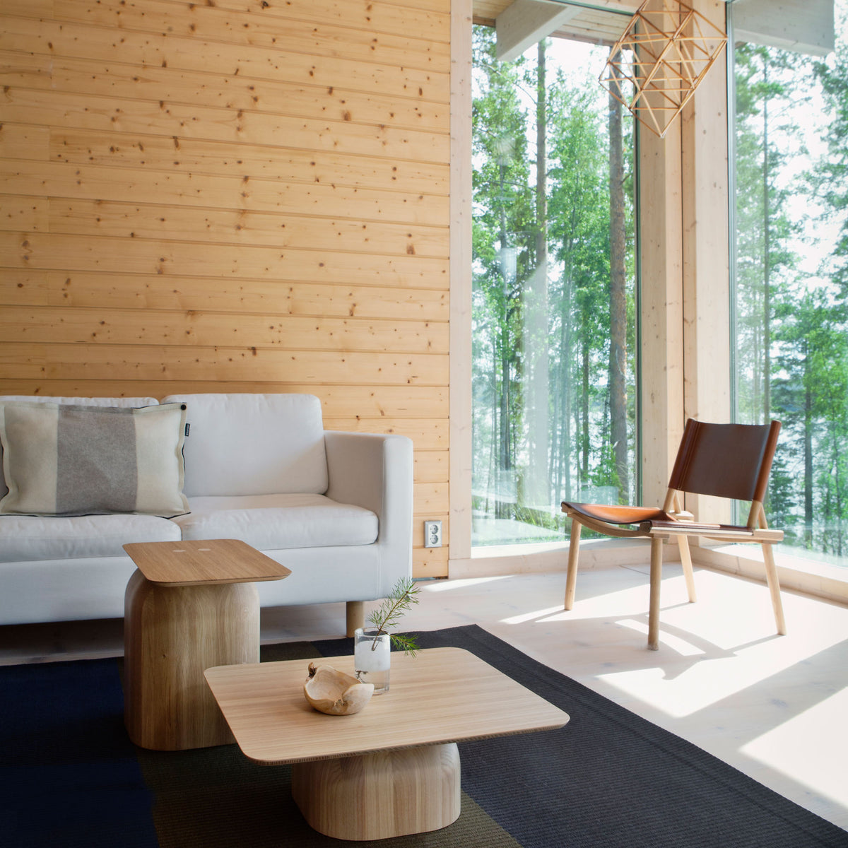 April Tables – Nikari – Viesso